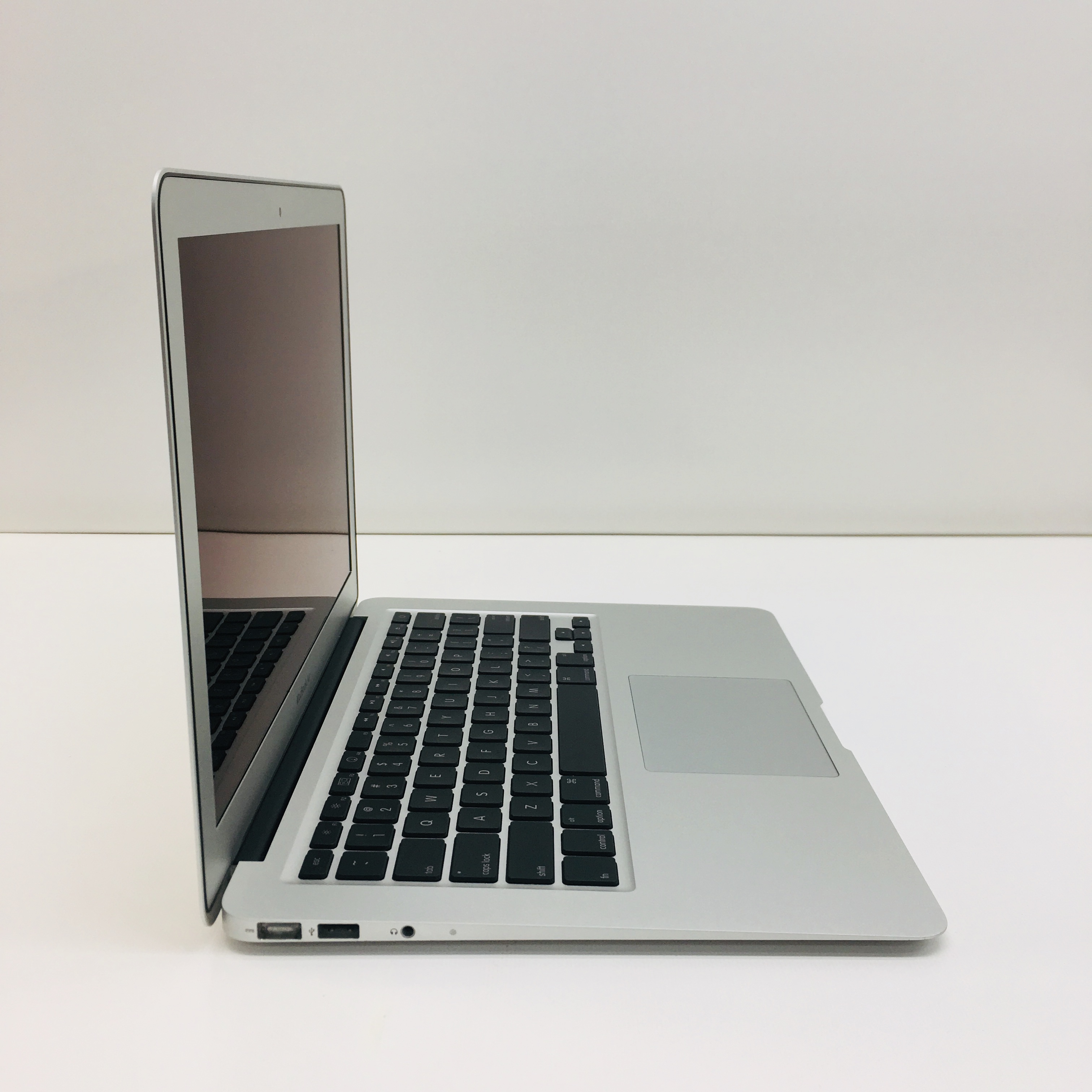 Fully Refurbished MacBook Air 13" Late 2010 Intel Core 2 Duo 1.86 GHz ...